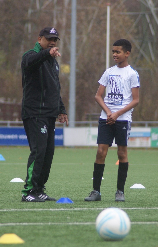 SEV en Kenneth Soechit na afloop van dit seizoen uiteen. | SEV