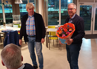 Bert Visser in de bloemen tijdens ALV | SEV